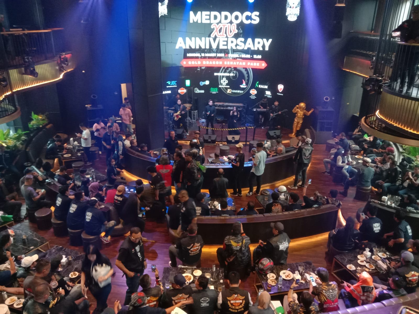 MedDocs Indonesia “Obati” Stigma Negatif Moge dengan Aksi Sosial